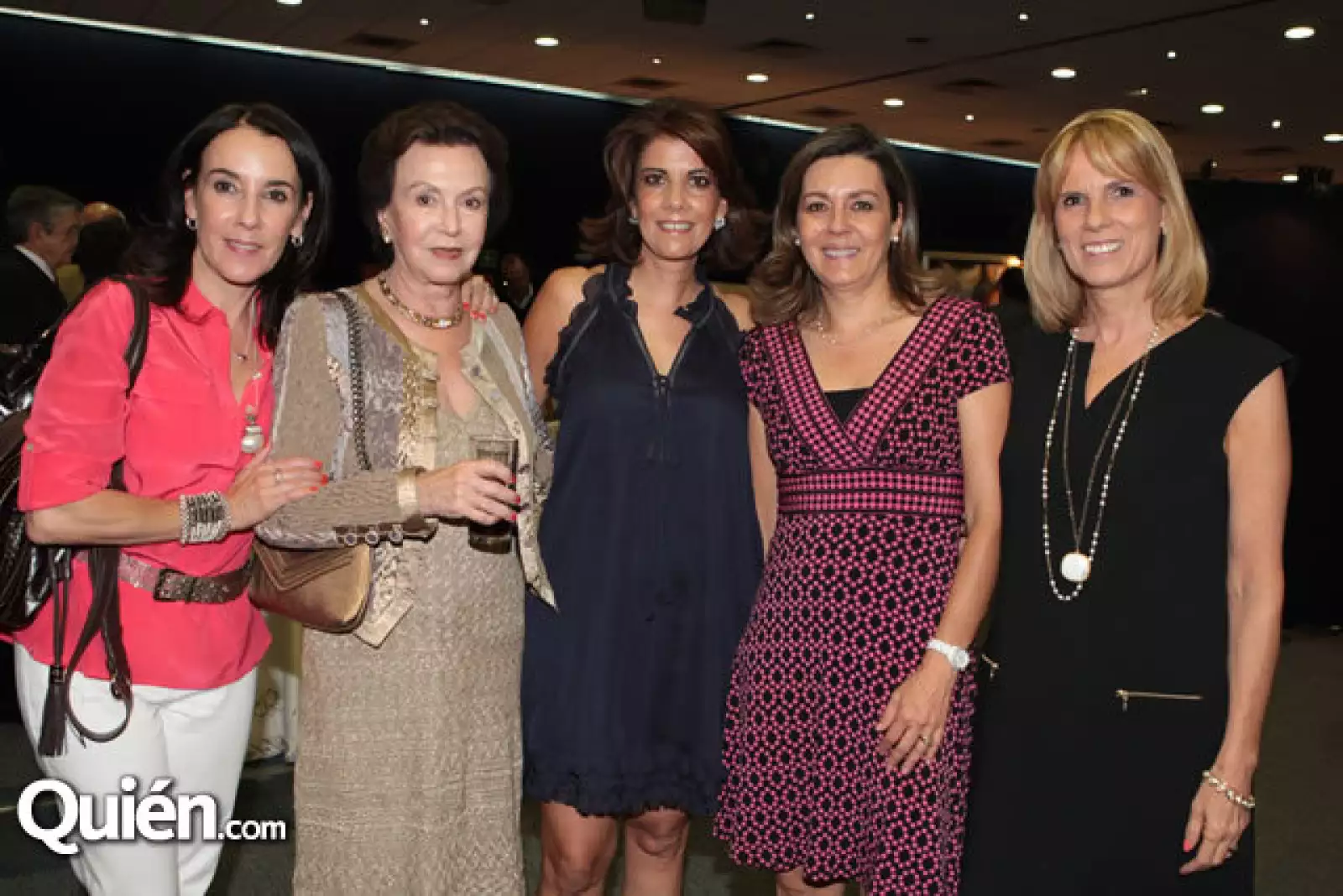 Adriana Salinas de Gortari en la exposición `Reflejos´