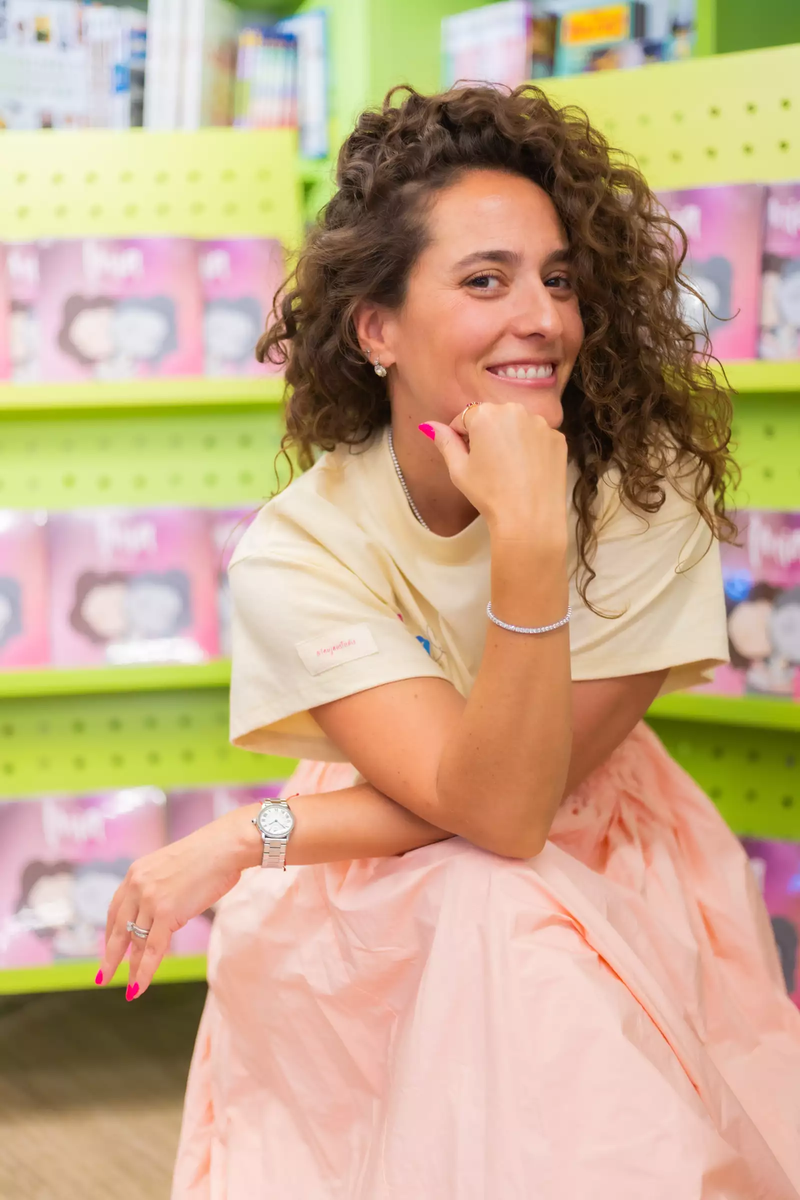 Laura Jáuregui presenta MIA, su primer libro sobre la vida a través de ...