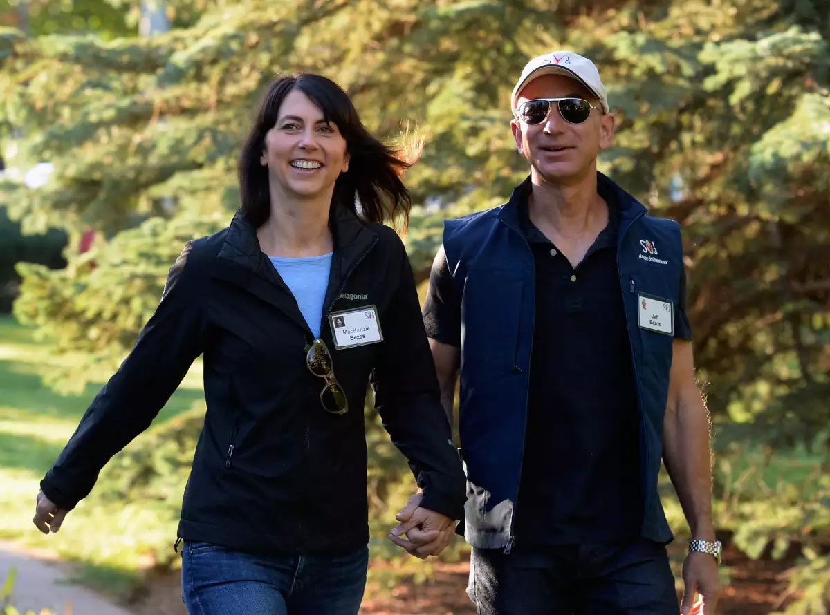 ¿Quién es MacKenzie Scott, la ex esposa de Jeff Bezos?