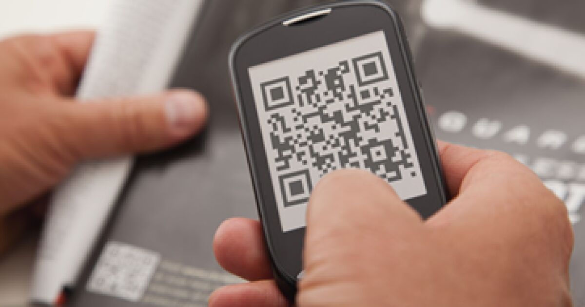 SCT planea código QR en placas de autos