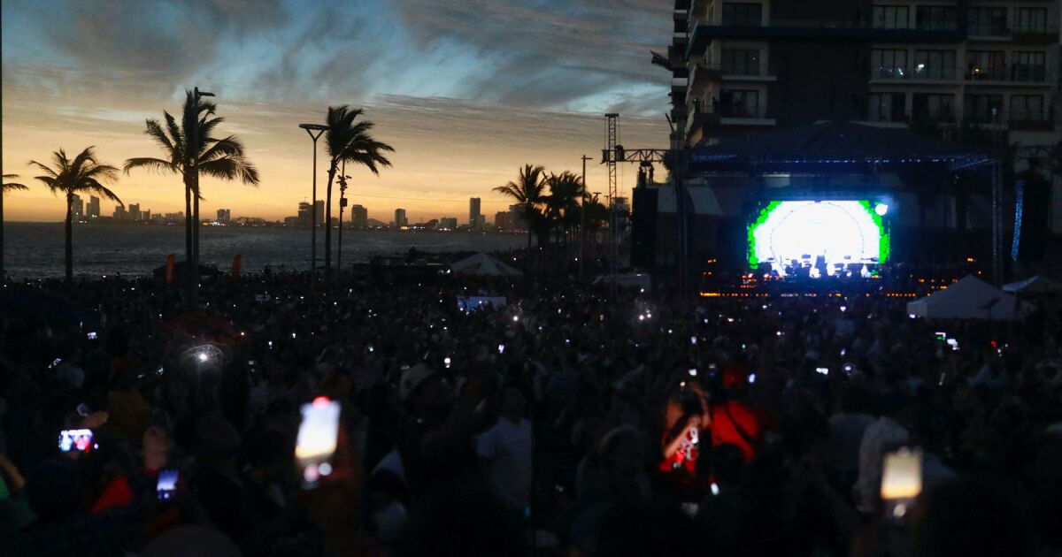 Eclipse 2024: Cuatro minutos de oscuridad, frío y amor en Mazatlán