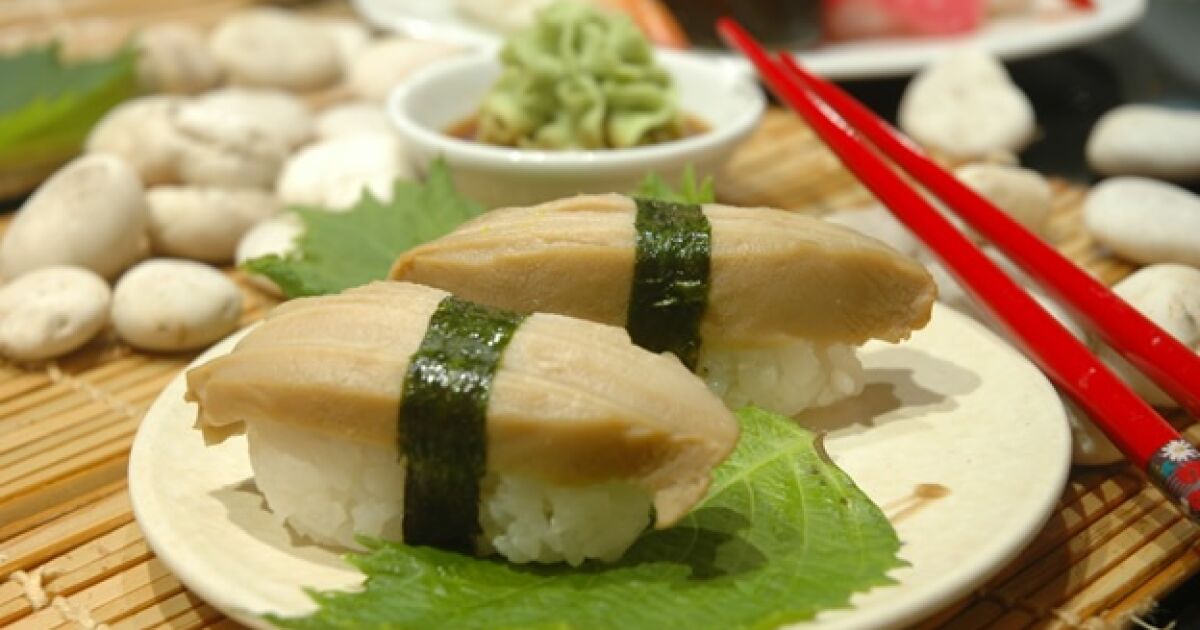 ¿Cuál es la manera correcta de comer sushi?