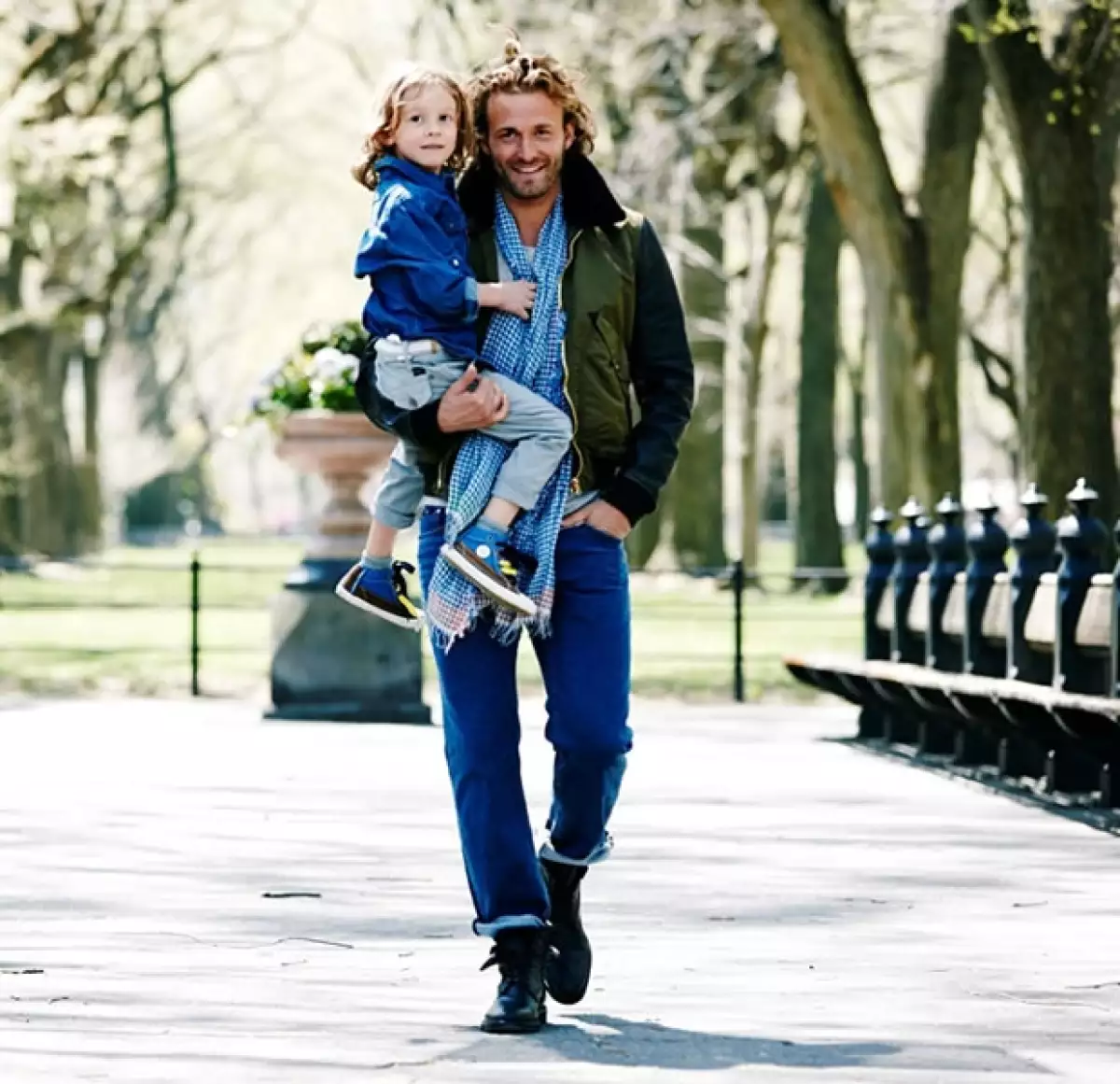 El top model Brad Kroenig se divierte con su `cómplice´ en campaña