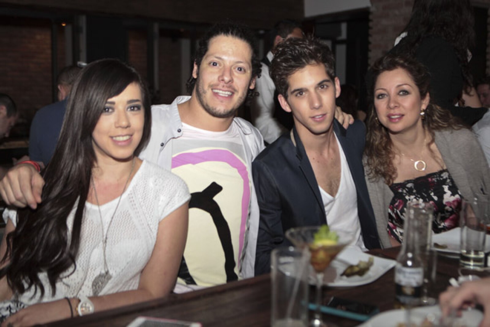 Mauricio Garza celebra su cumpleaños 22 rodeado de amigos