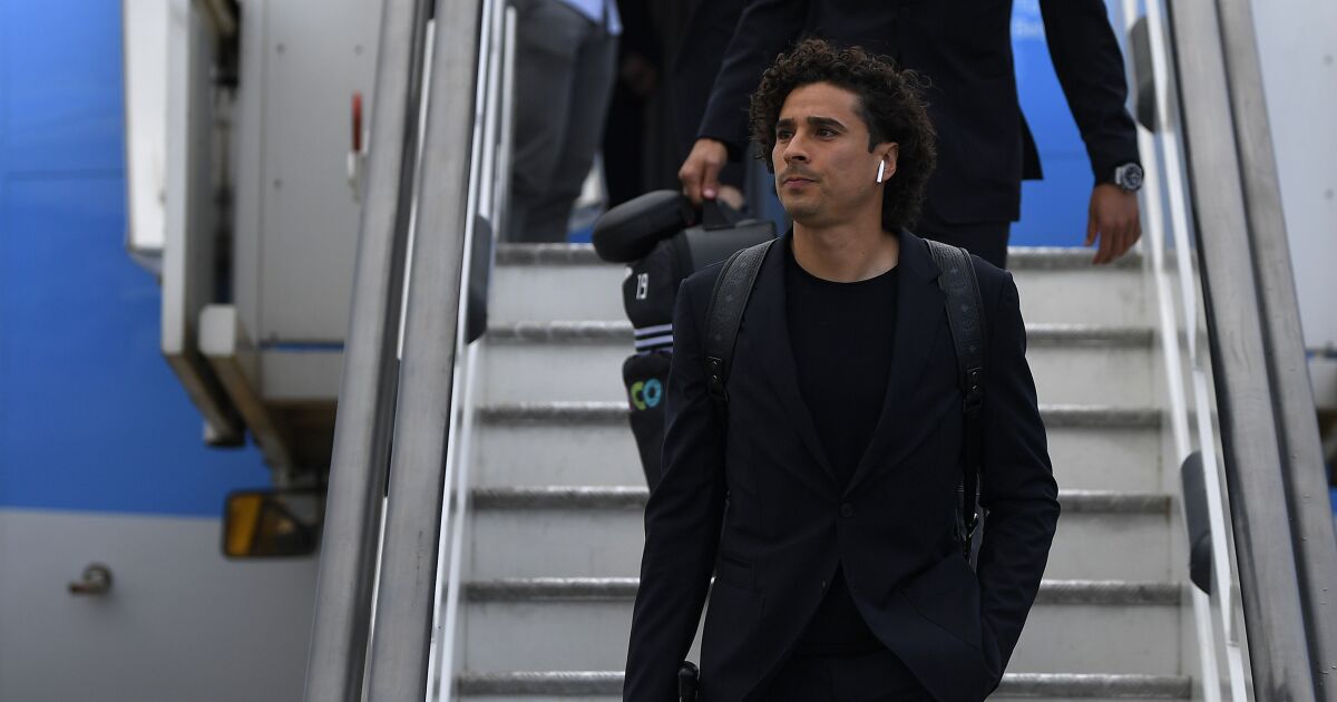 Sorprende en redes sociales el nuevo look de Memo Ochoa