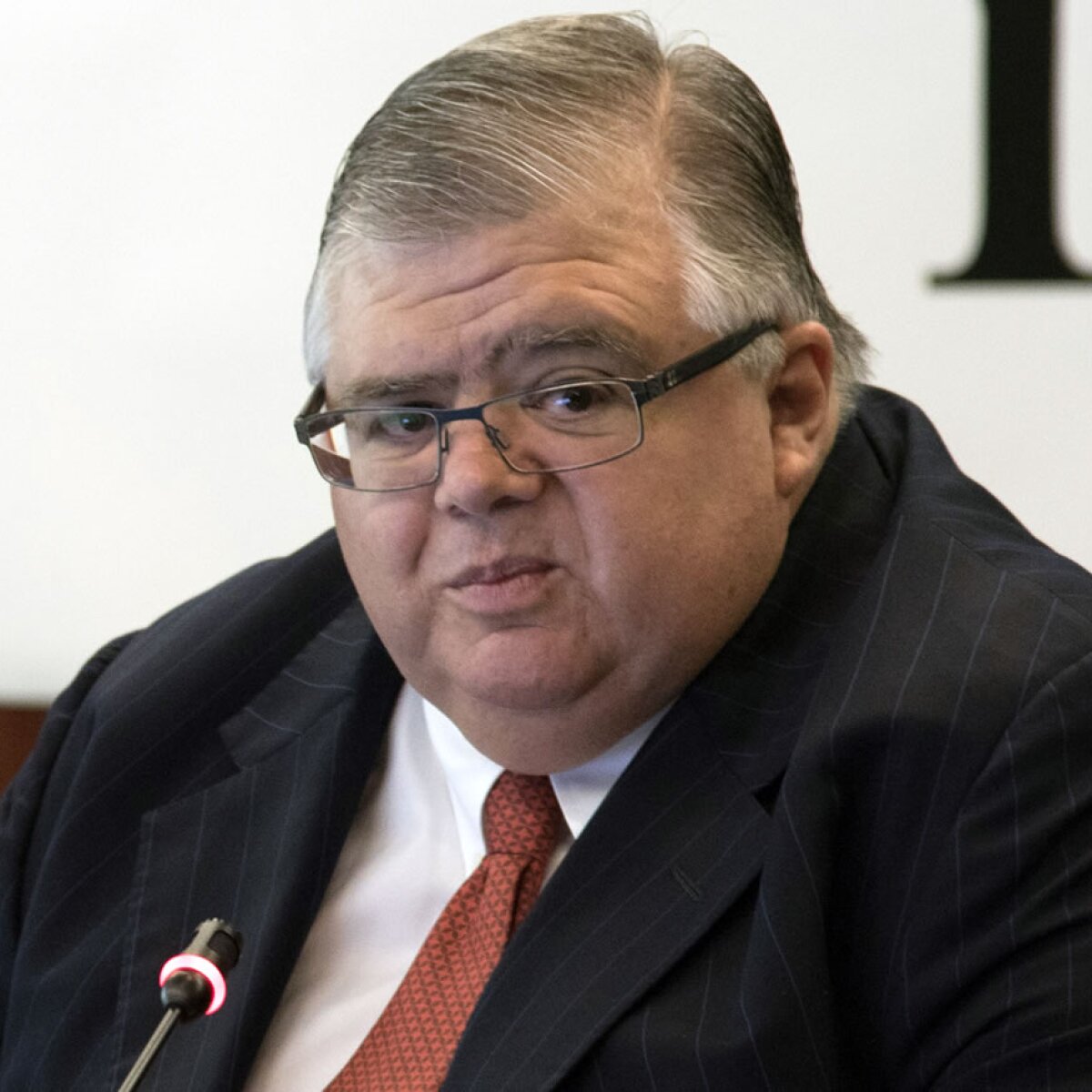 2 tuits de Trump cambiaron estrategia para el peso: Carstens