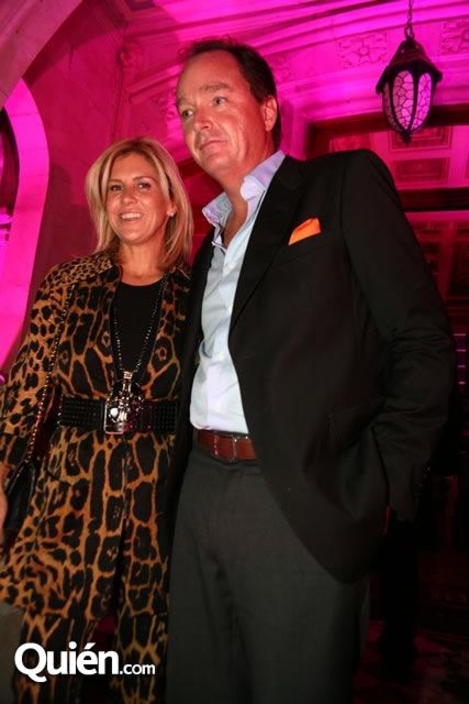 Maite Perroni conoce nueva fragancia de Laudomia Pucci