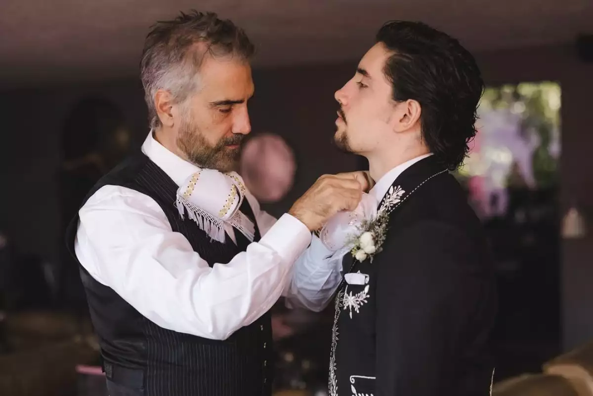 Alejandro Fernández cumple 53 años y sus hijos así le expresaron todo ...