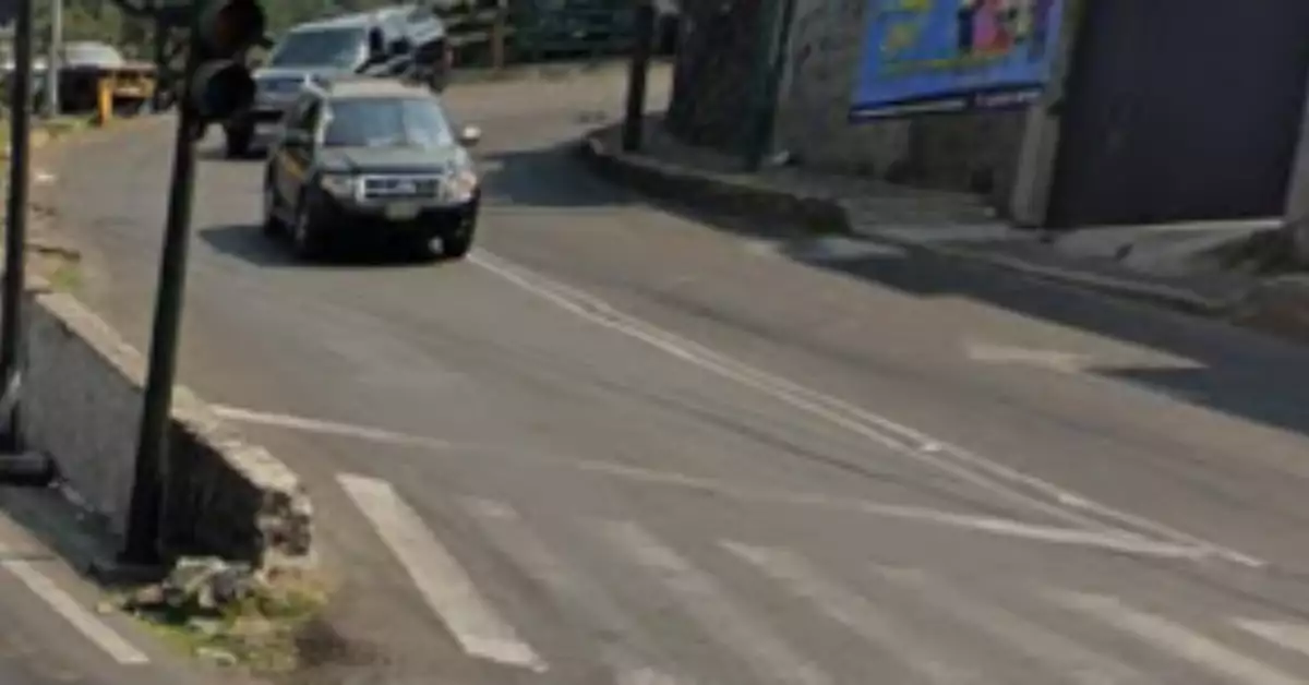 ¿Qué significan las diferentes líneas en las carreteras?