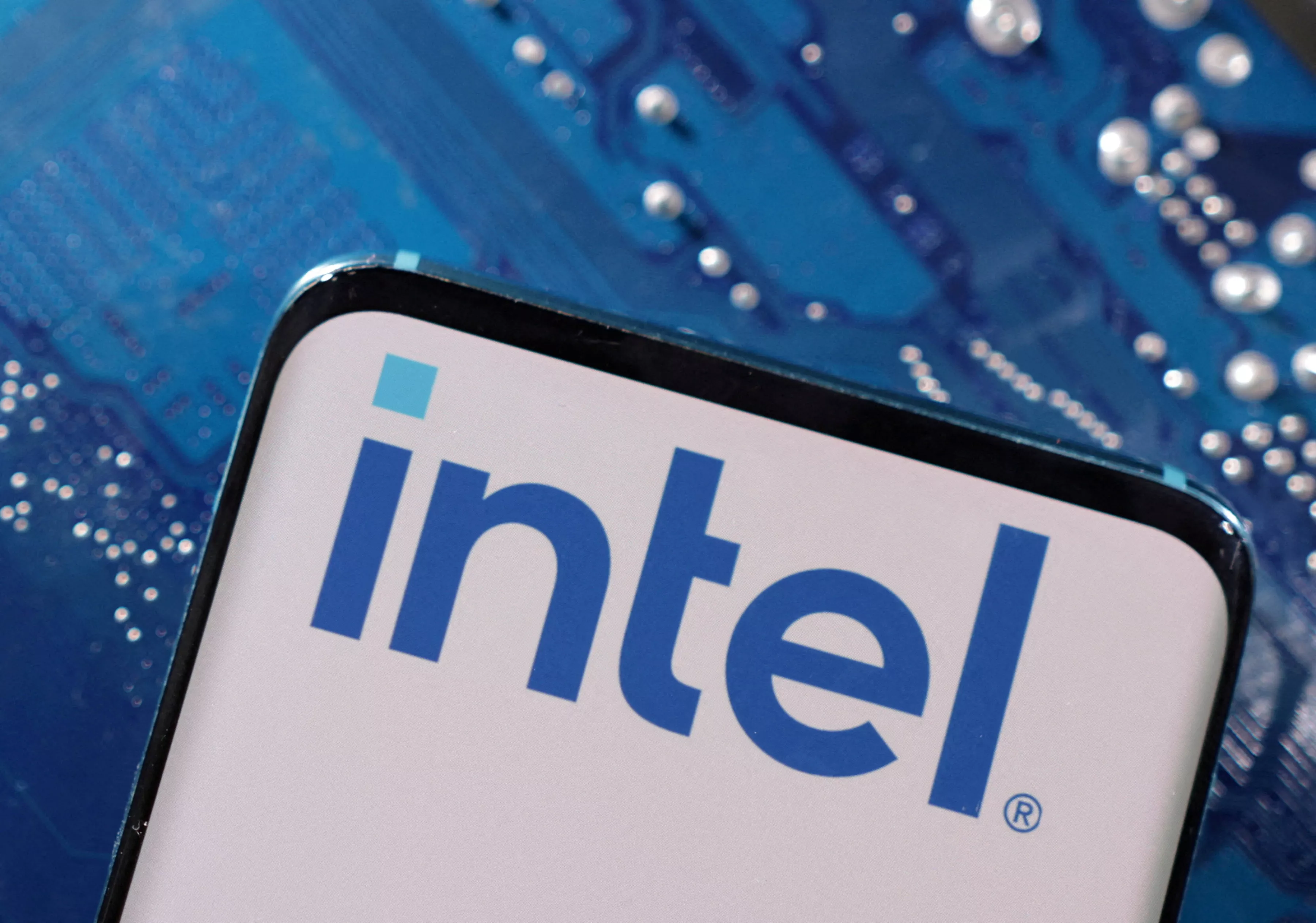 Intel en crisis: Cómo pasó de ser líder en tech a caer más de 60% en ...