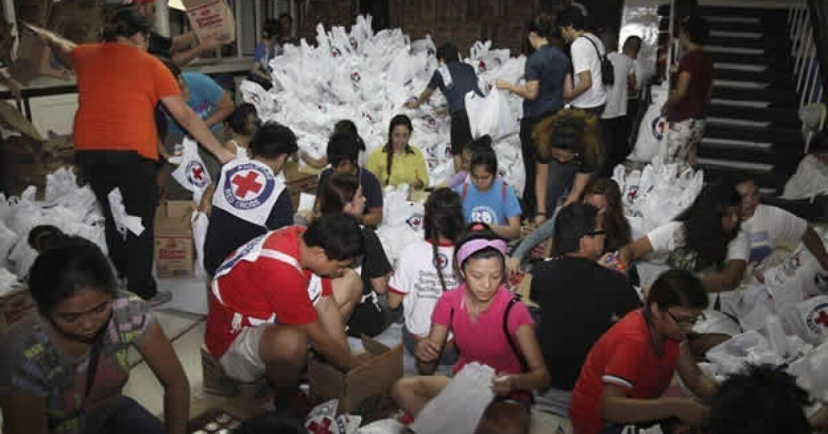 La comunidad internacional acelera el envío de ayuda a Filipinas