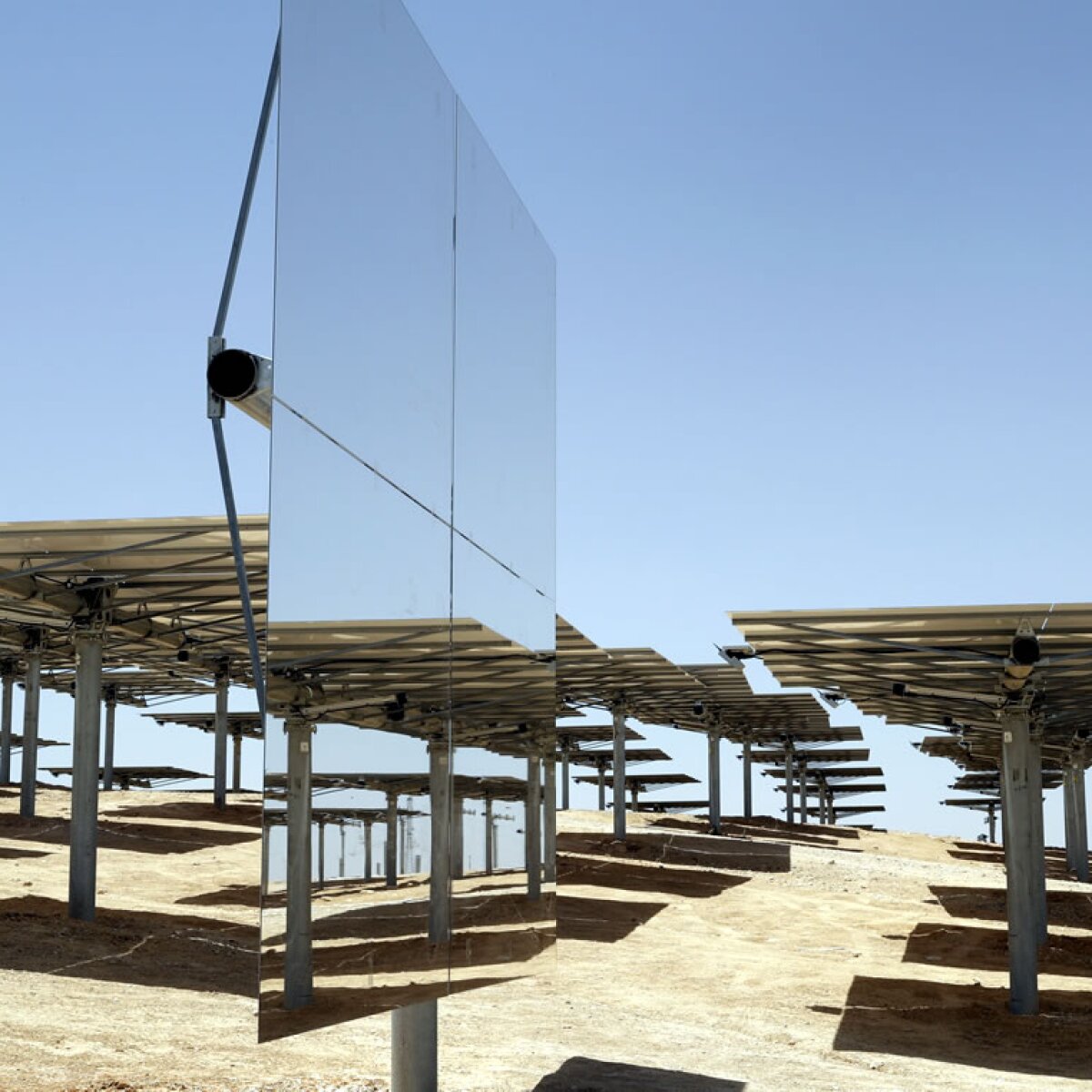 En el desierto de Néguev, Israel construye la torre solar más grande ...