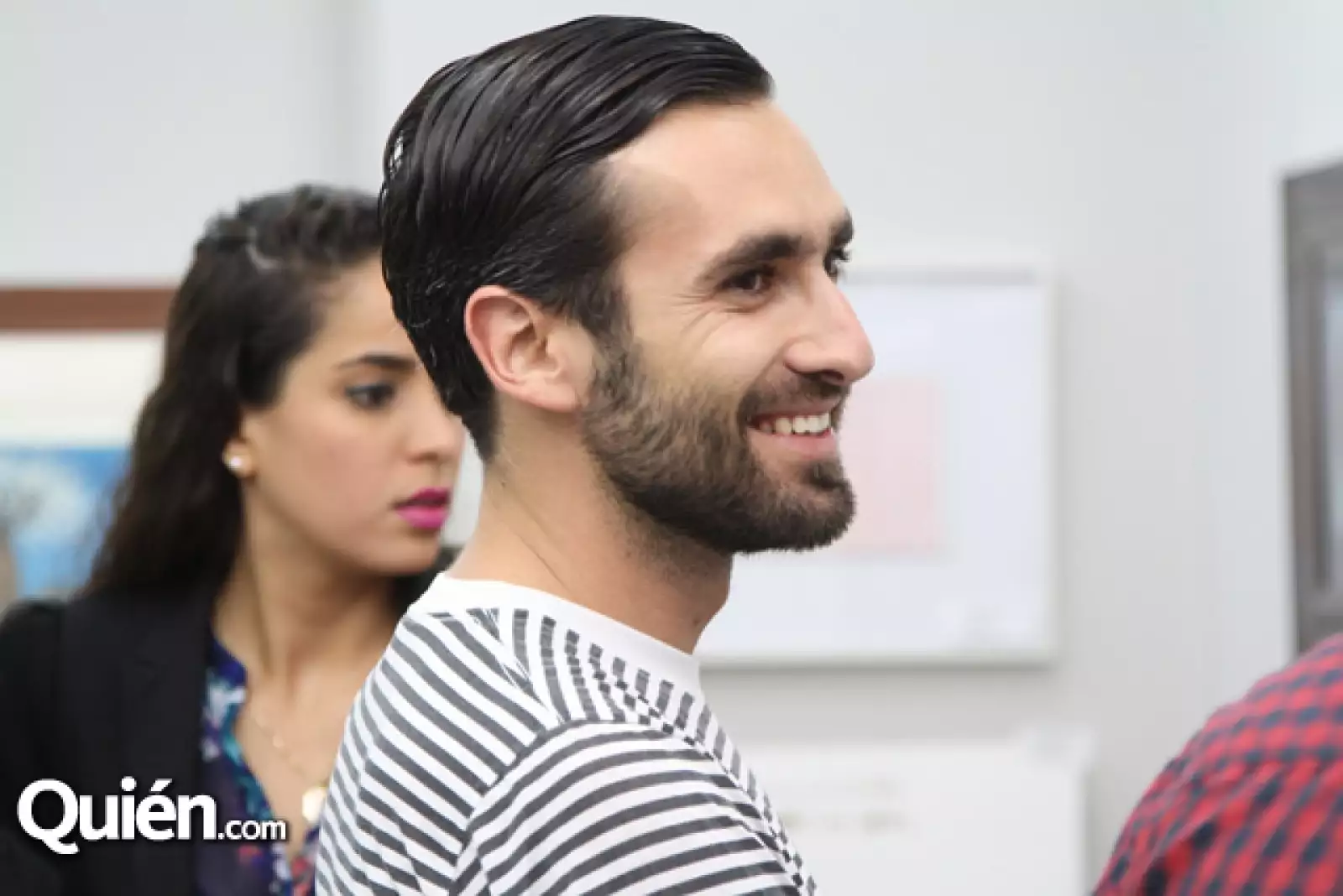 Tessa Brockmann y Marissa Magaña organizan una subasta po...