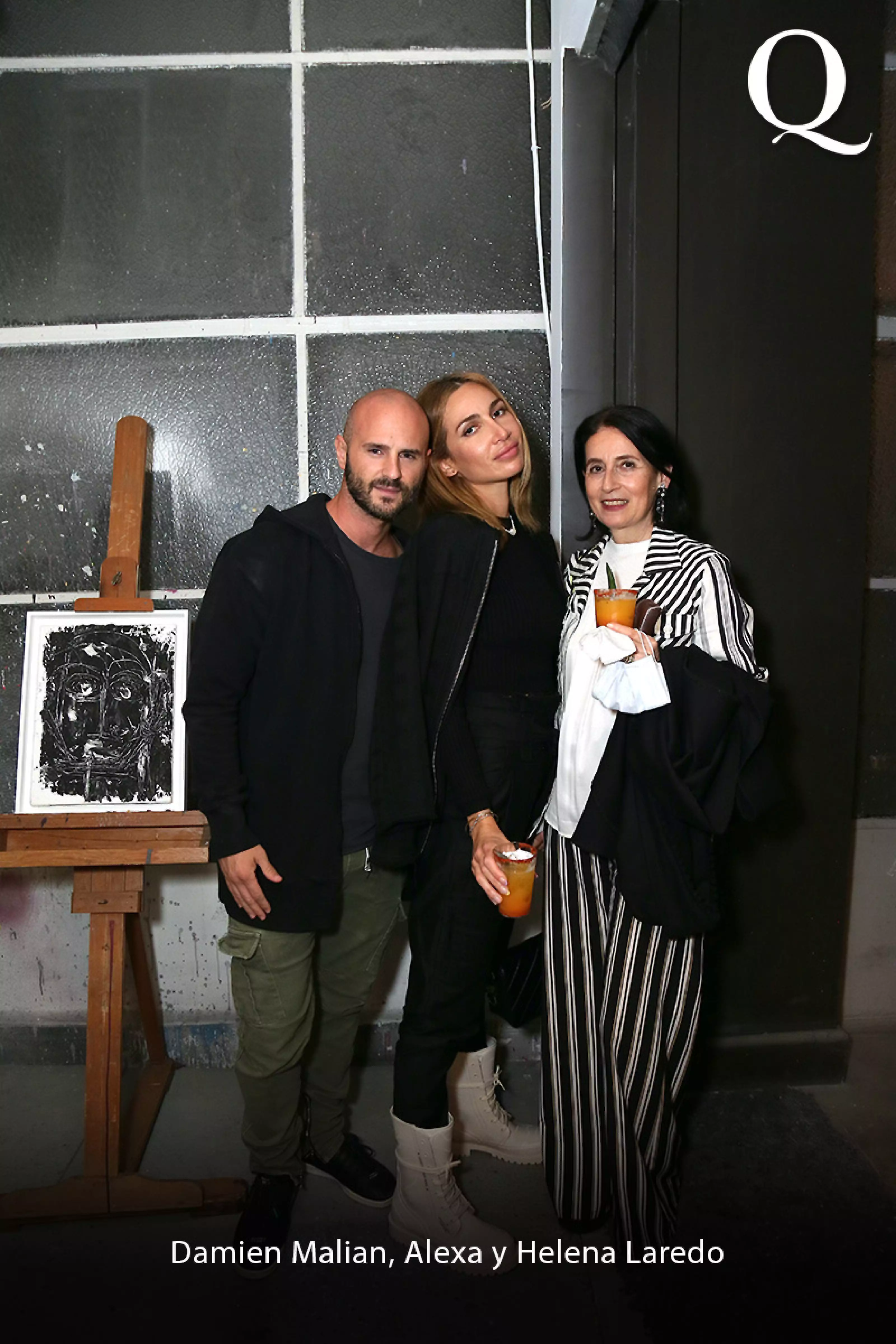 Liliana Sada en la exposición de arte de Héctor Bitar