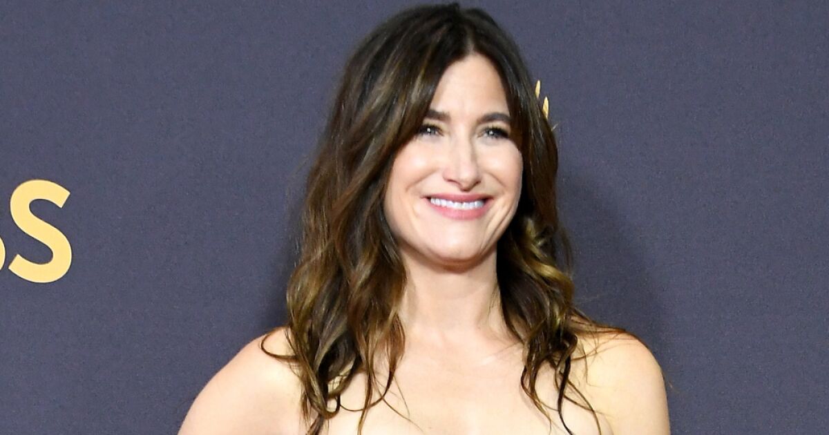 ¿Qué significa el listón azul que las celebs llevan en los #Emmys2017?