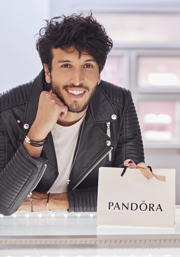 Sebastián y Tini, una historia de amor con Pandora