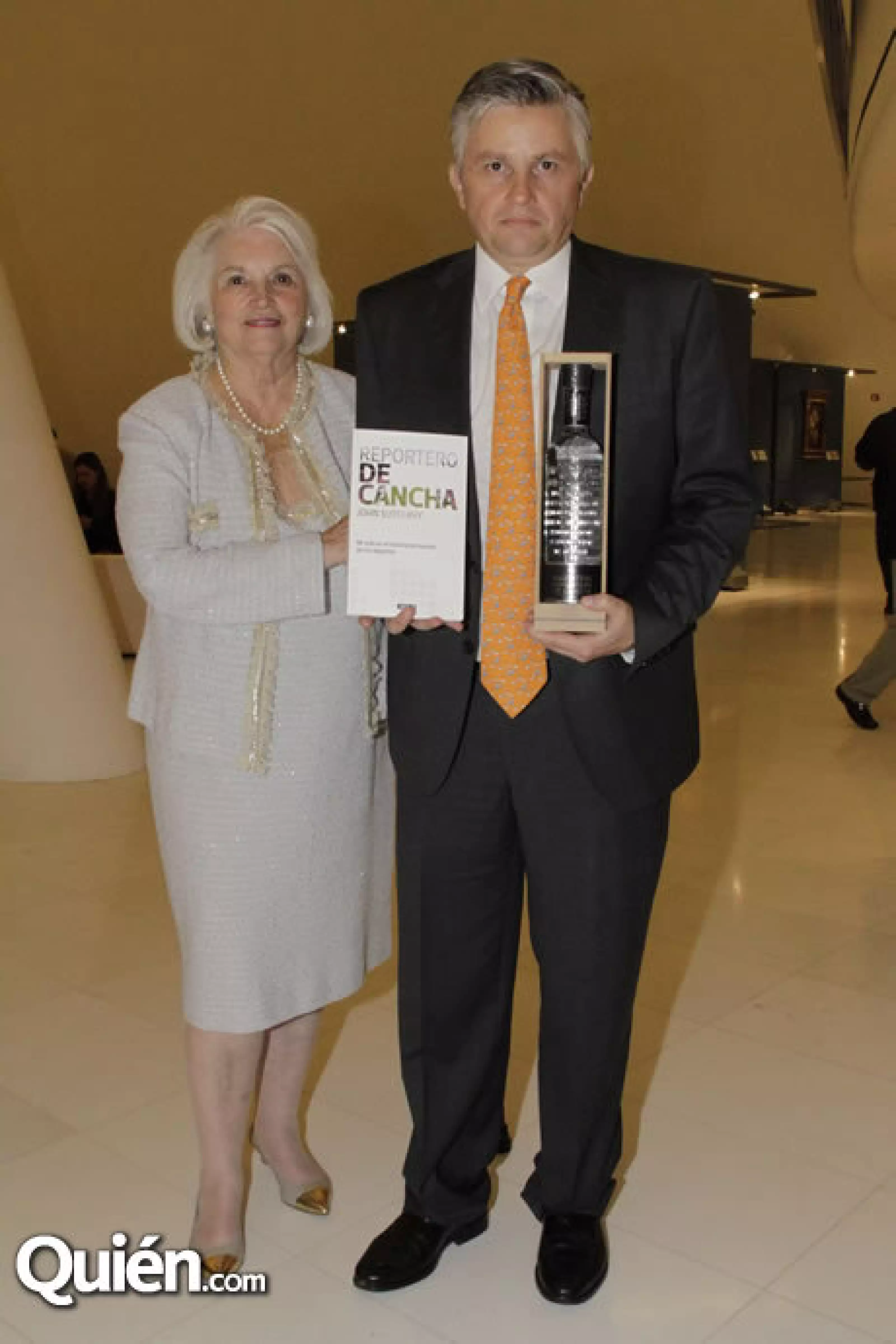 John Sutcliffe presenta libro