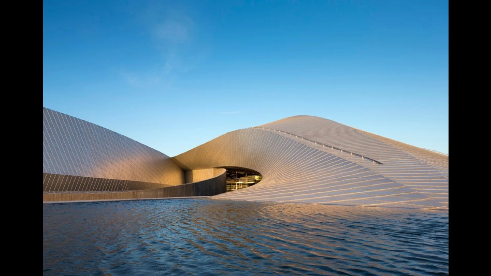 Las curvas en la arquitectura; ¿por qué esos edificios nos atraen más?