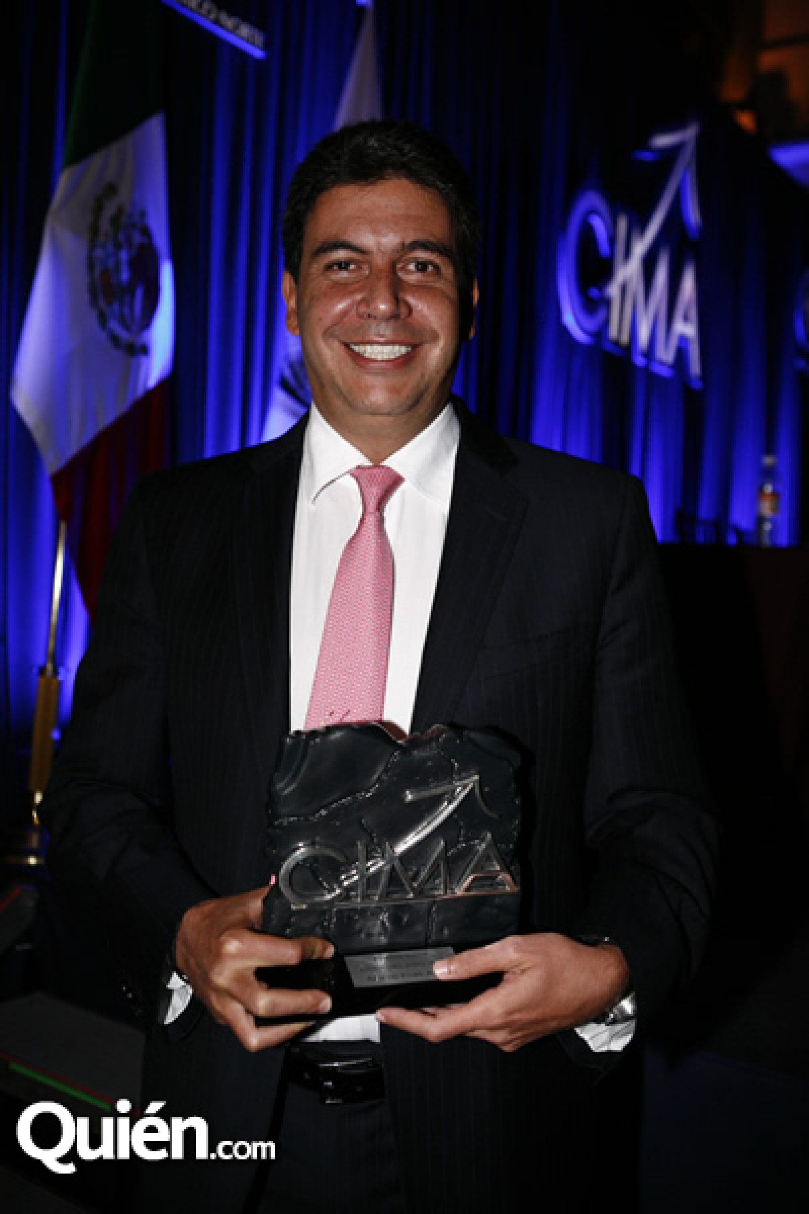 Arturo Elías Ayub premio al líder del año