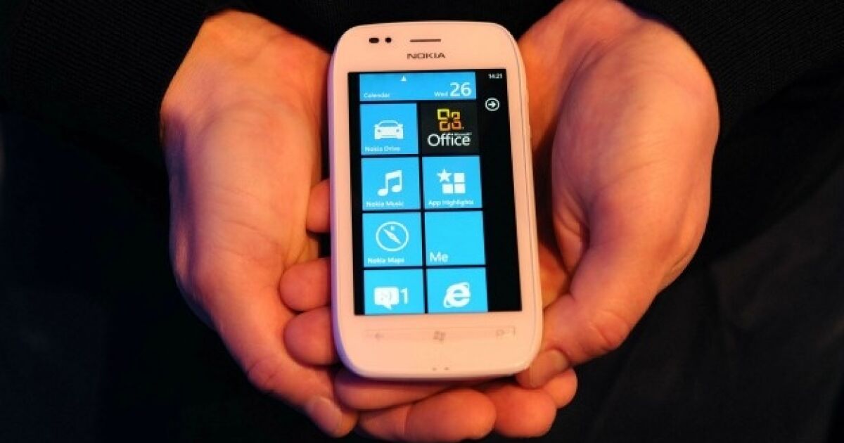 Nokia presenta sus primeros teléfonos inteligentes con el sistema Windows