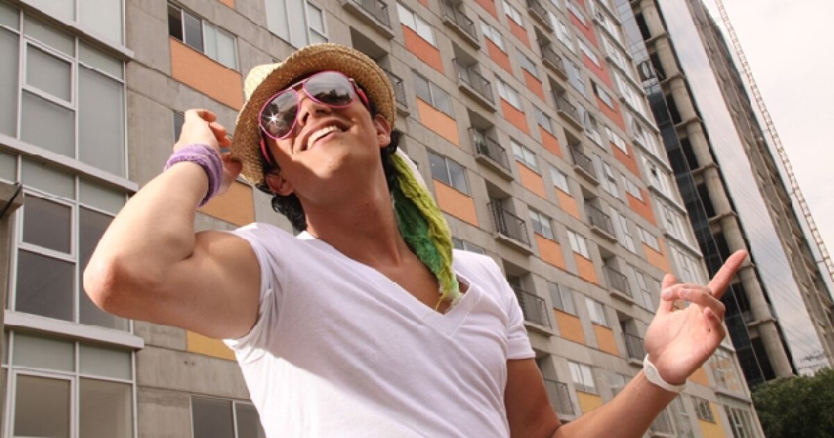 Iskander: alivianado y enamorado