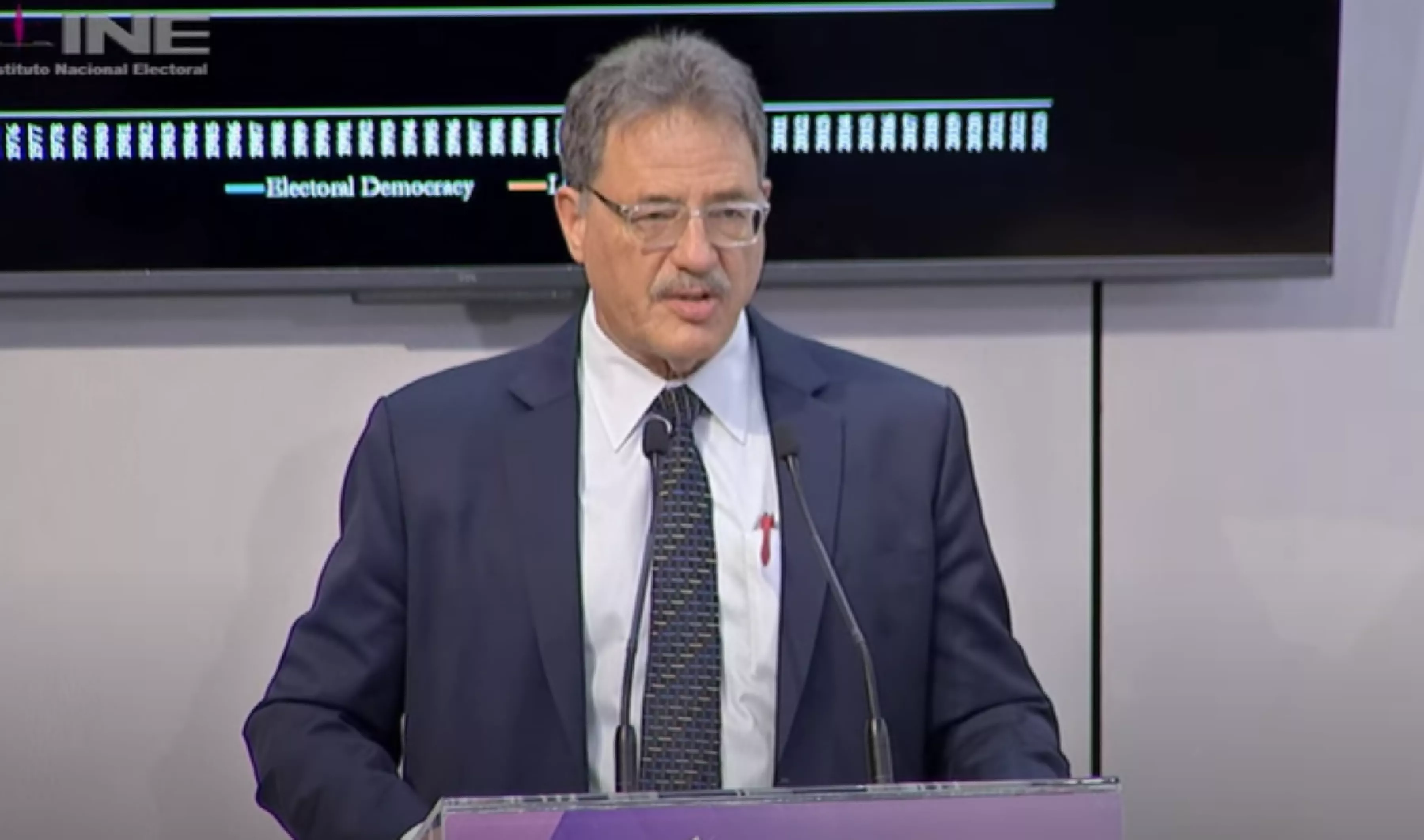 Larry Diamond, experto de Stanford, alerta riesgo de voto popular con ...