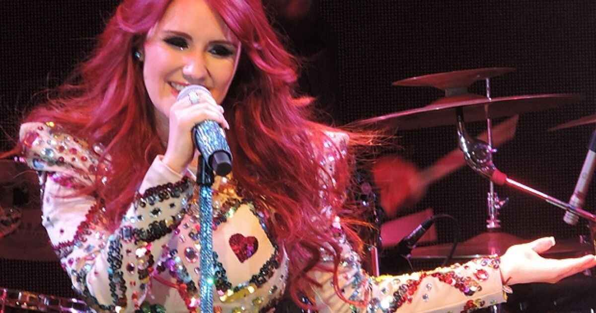Dulce María, emotiva y feliz en la presentación de su nuevo disco