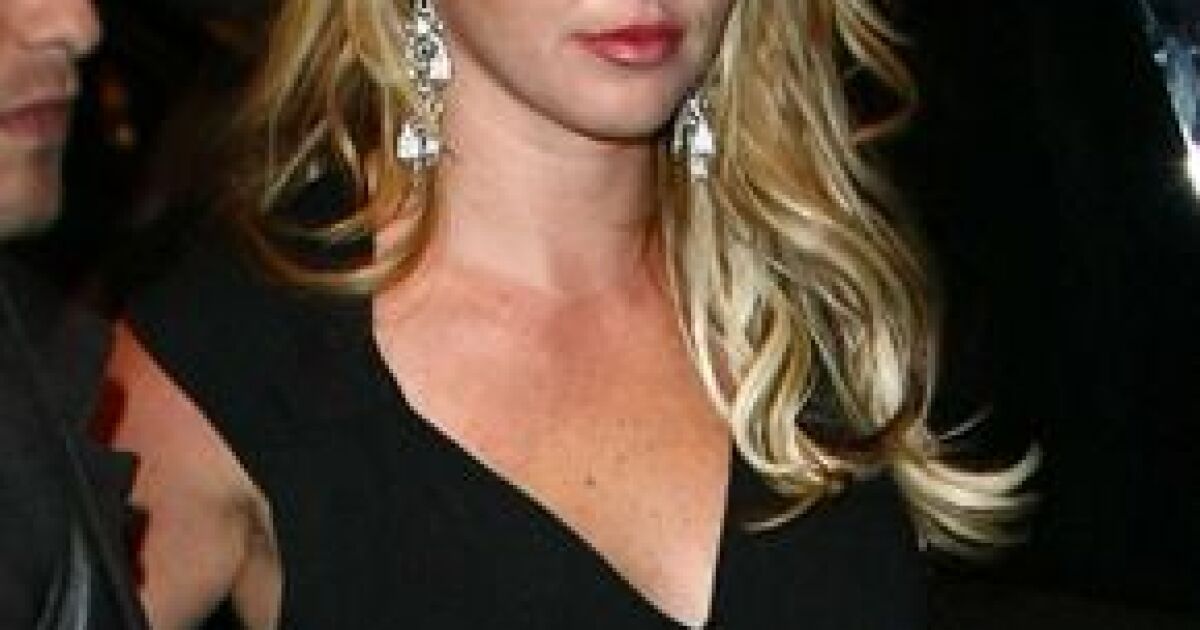 Britney Spears dona 10 mil dólares a escuela
