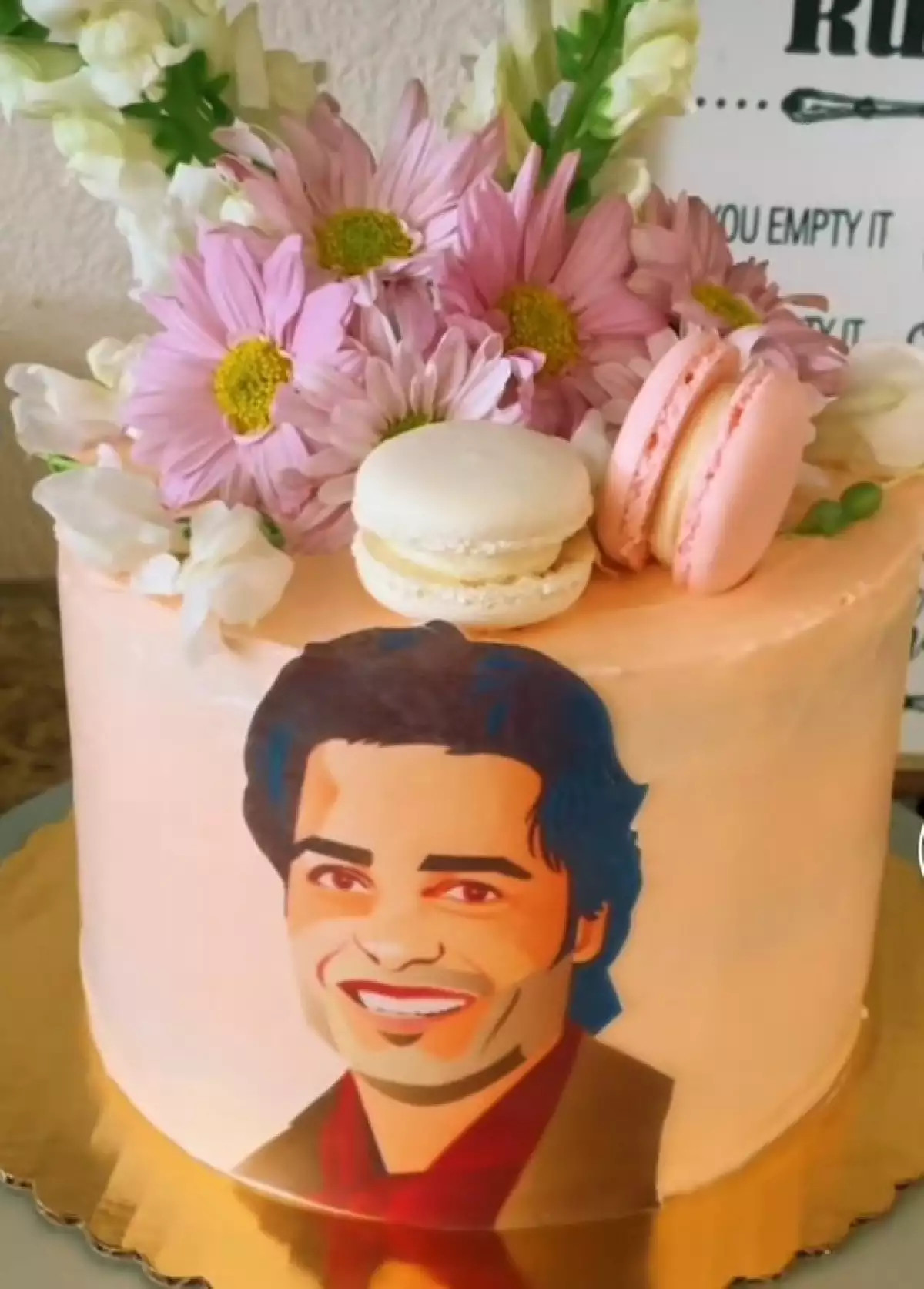 Chayanne cumplió 55 años y presume los pasteles de sus fans
