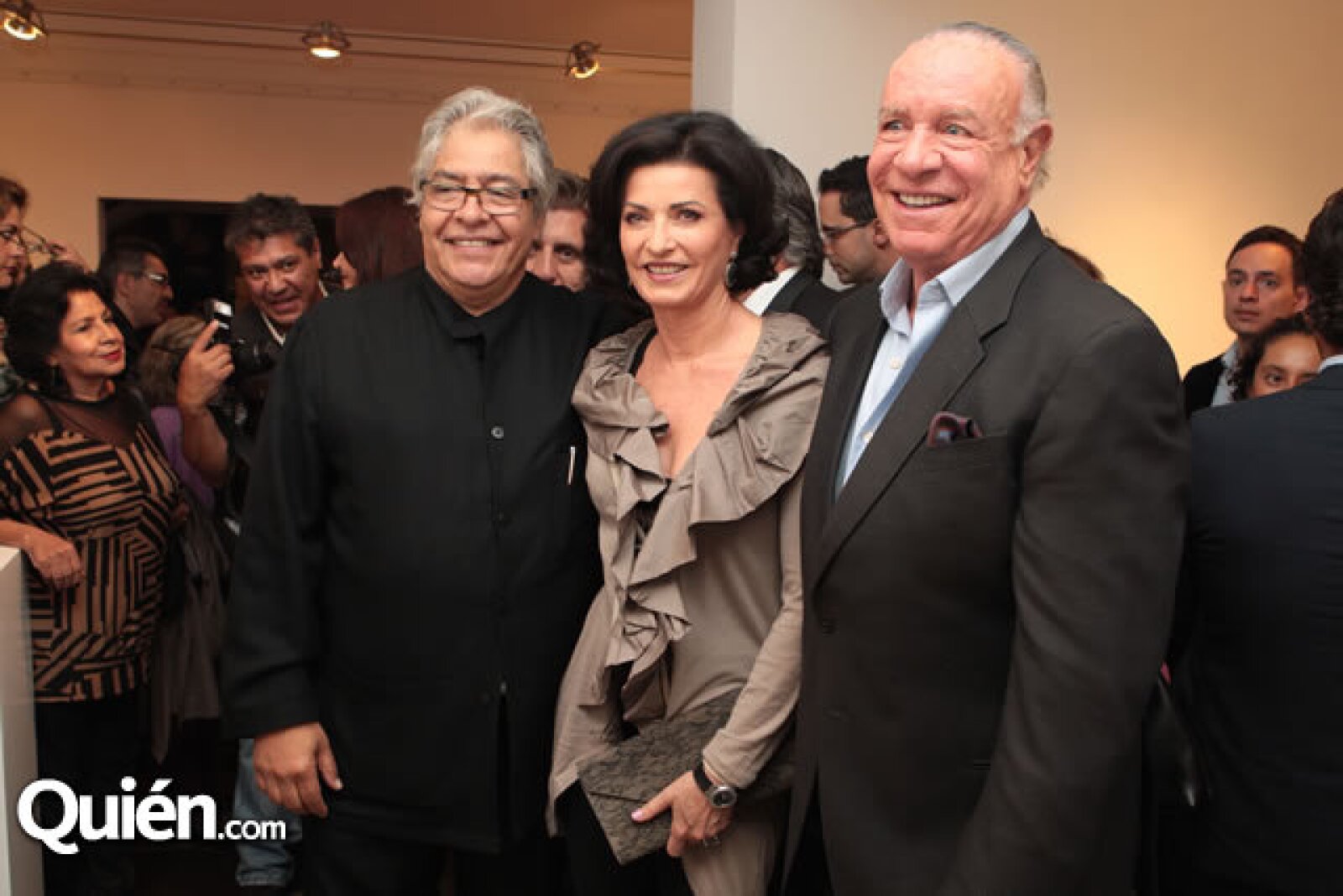 Gaby Vargas en inauguración de la muestra de Sebastián