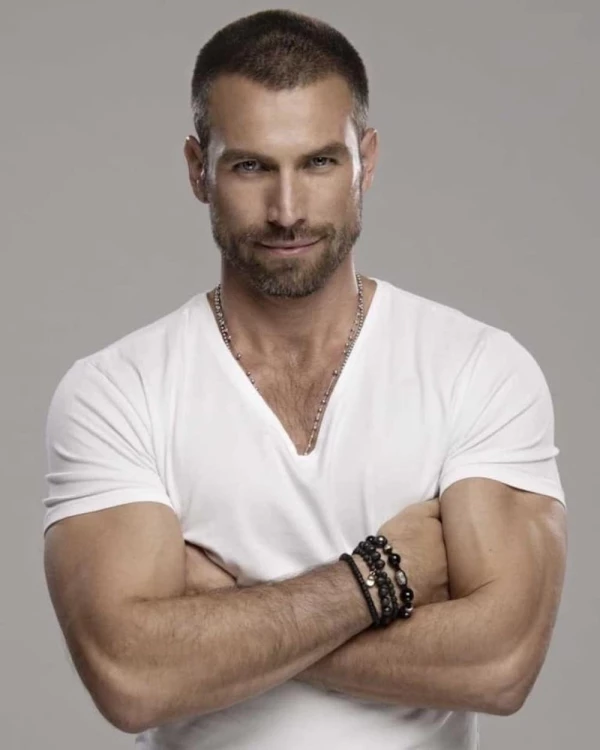 Rafael Amaya reaparece tras salir del abismo': Hoy resurjo de las cenizas