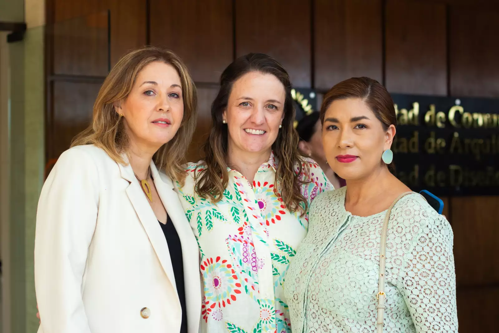 Minnie West, Amparo Espinosa y Camila West en el Premio Amparo Serrano
