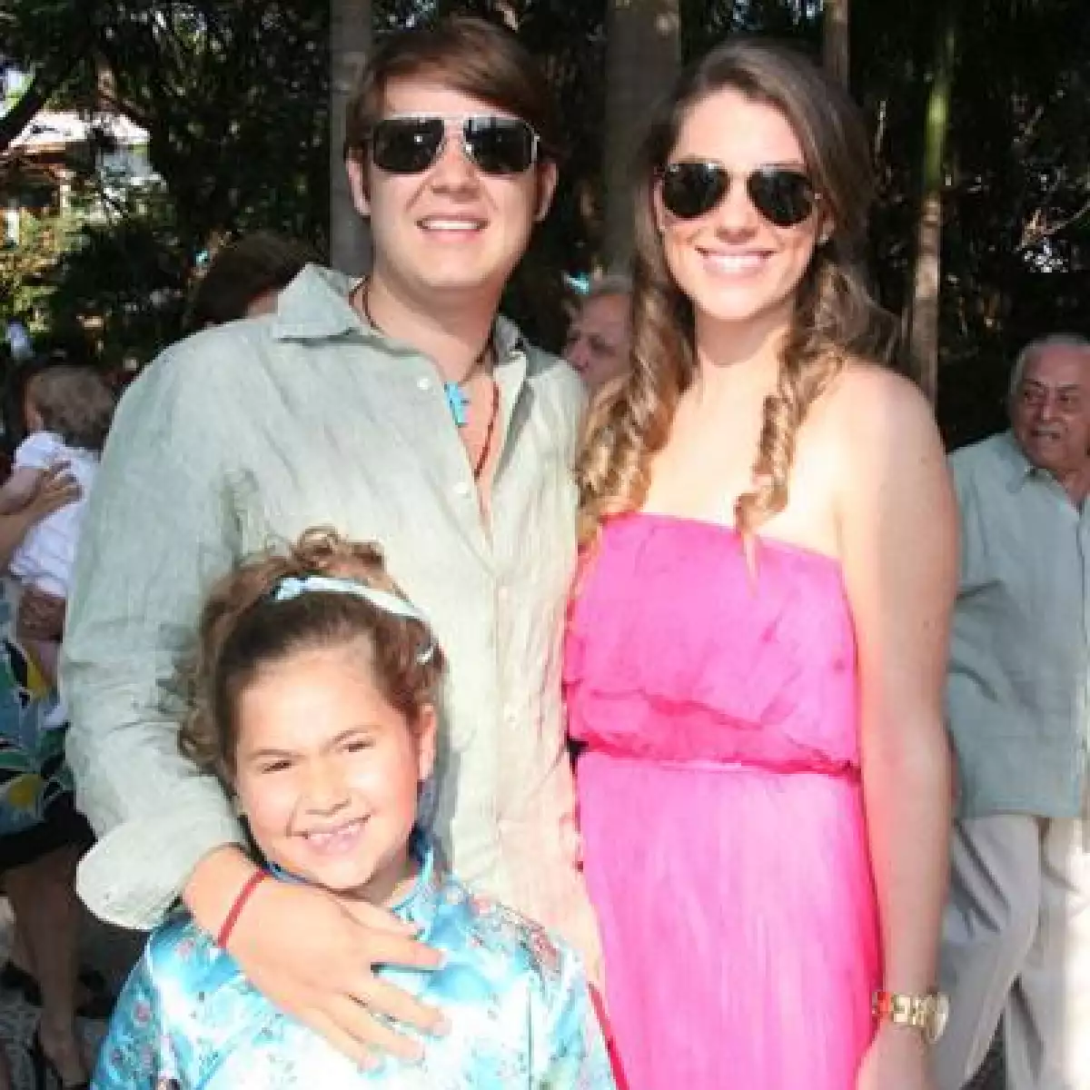 Ricardo y Alina Estrada bautizan a su hijo