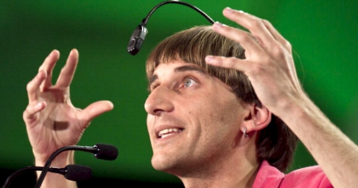 Neil Harbisson, un 'cyborg' que convierte color en sonido con su cuerpo