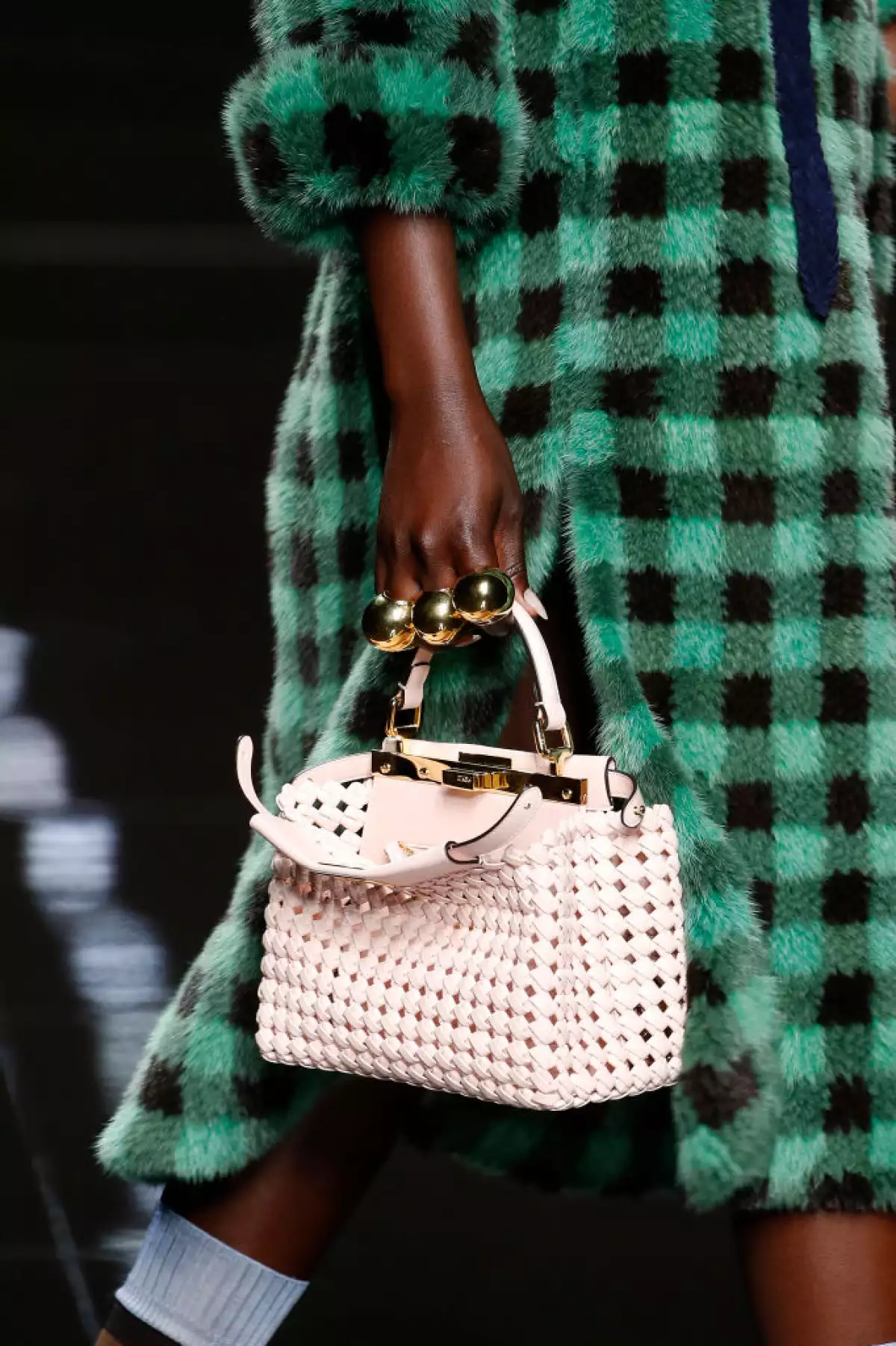 Descubre la nueva colección de Fendi bajo el atardecer italiano