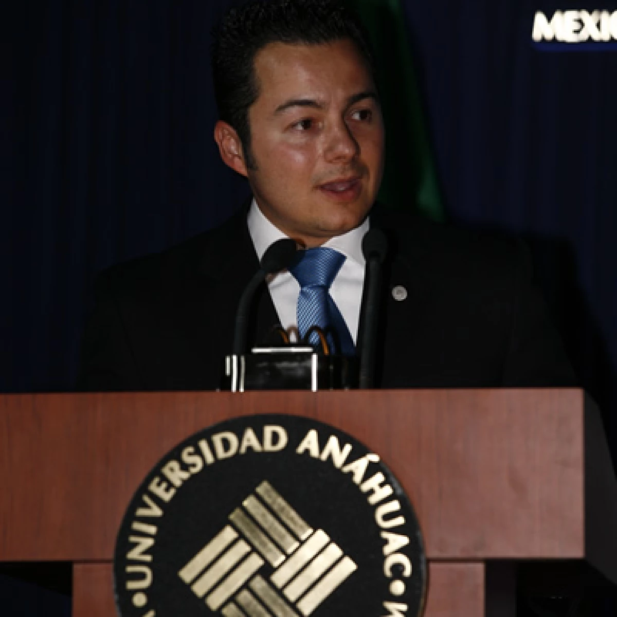 Arturo Elías Ayub premio al líder del año