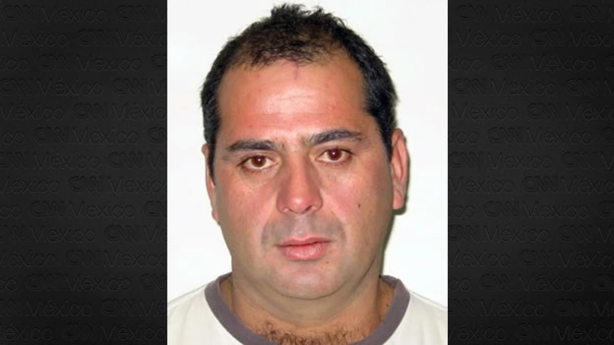 Mario Sepúlveda, 'el corresponsal' de los mineros llega a la superficie