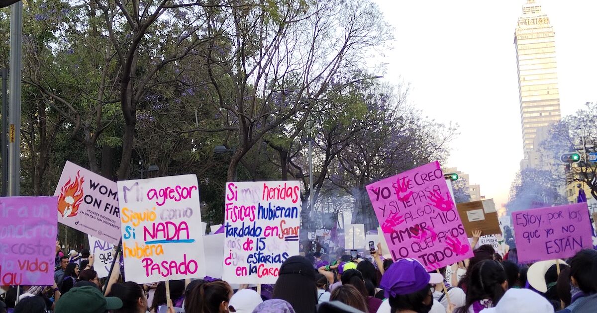 Con repudio a desapariciones, así se vivió la marcha por el 8M en CDMX