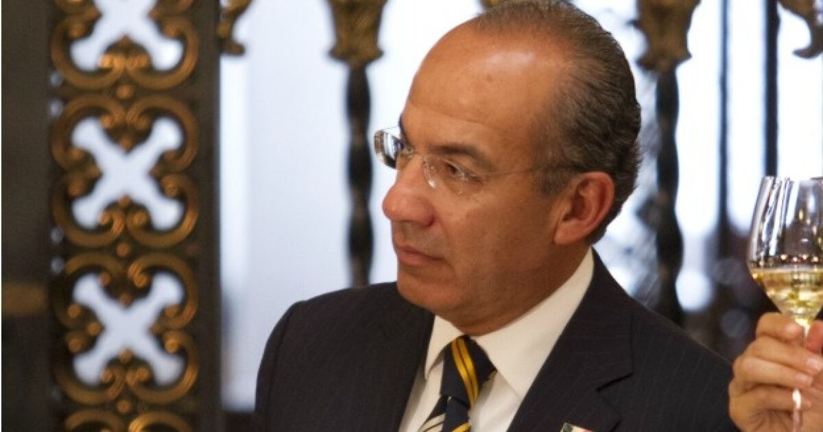 Felipe Calderón da autonomía al instituto para evaluar a los maestros