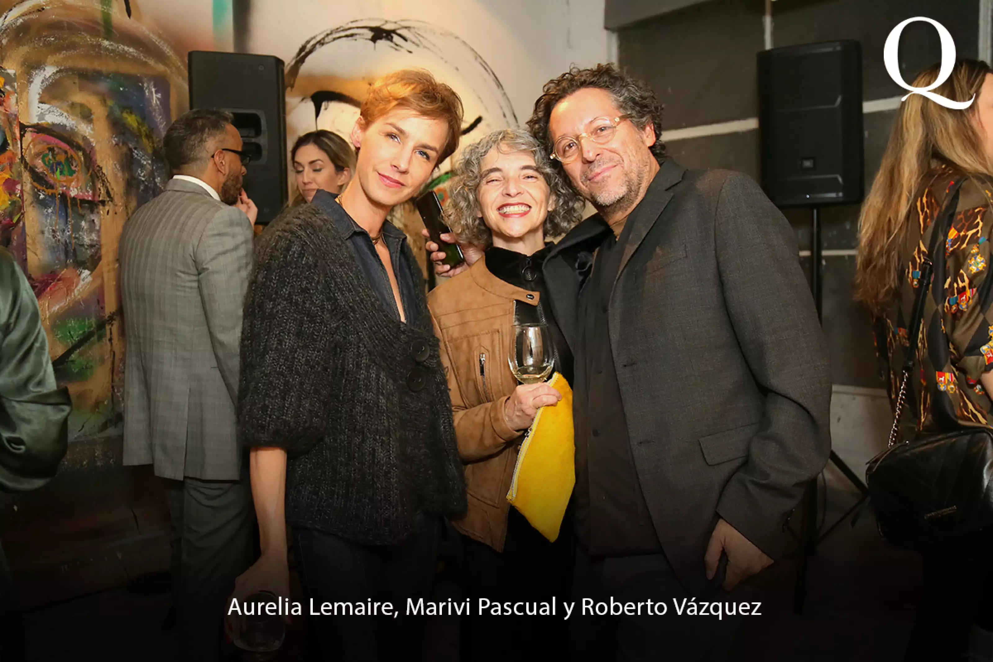 Liliana Sada en la exposición de arte de Héctor Bitar