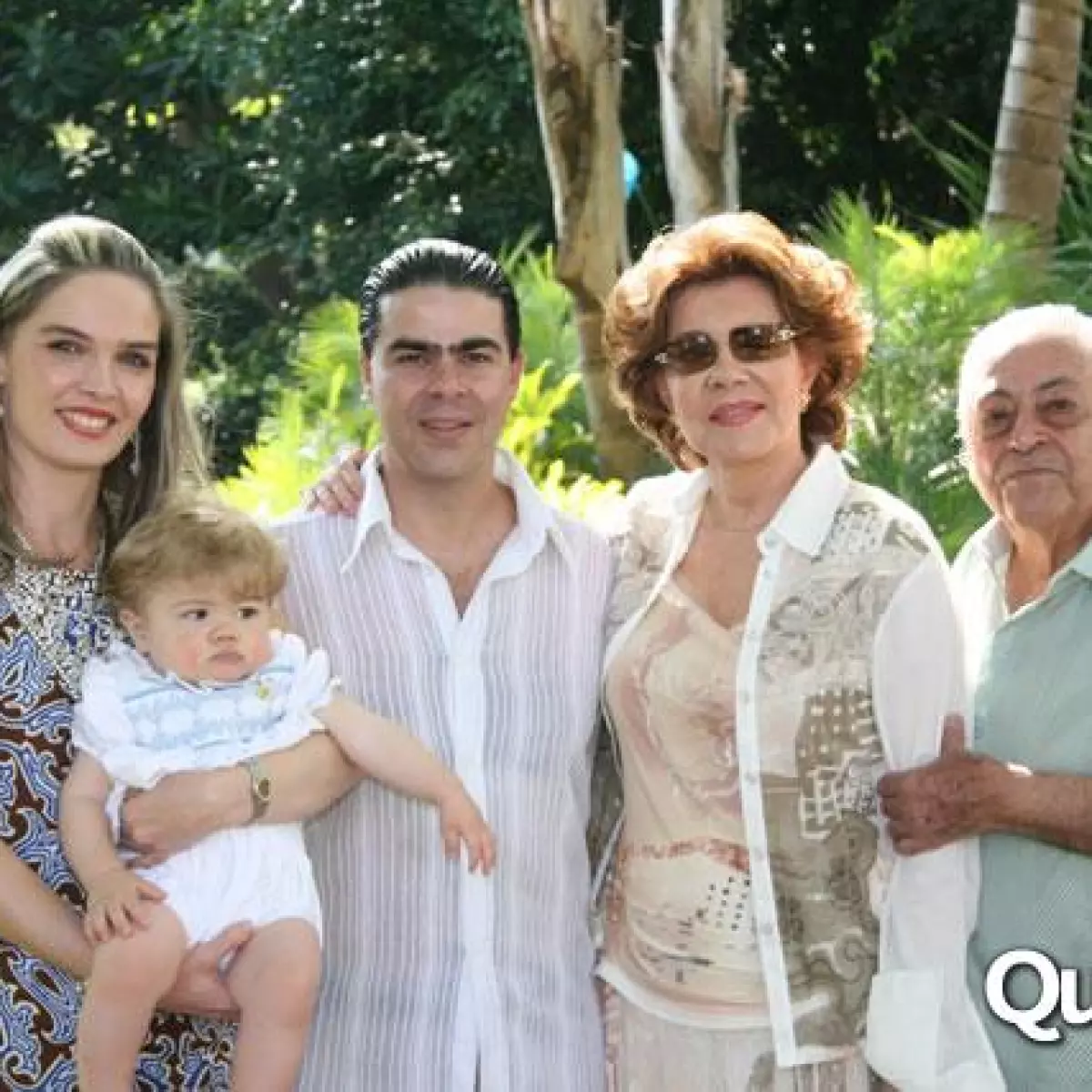 Ricardo y Alina Estrada bautizan a su hijo