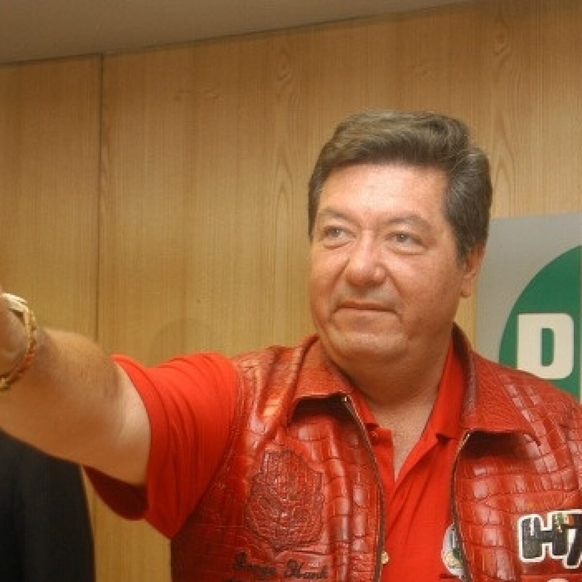 Los 7 momentos de la detención de Hank Rhon