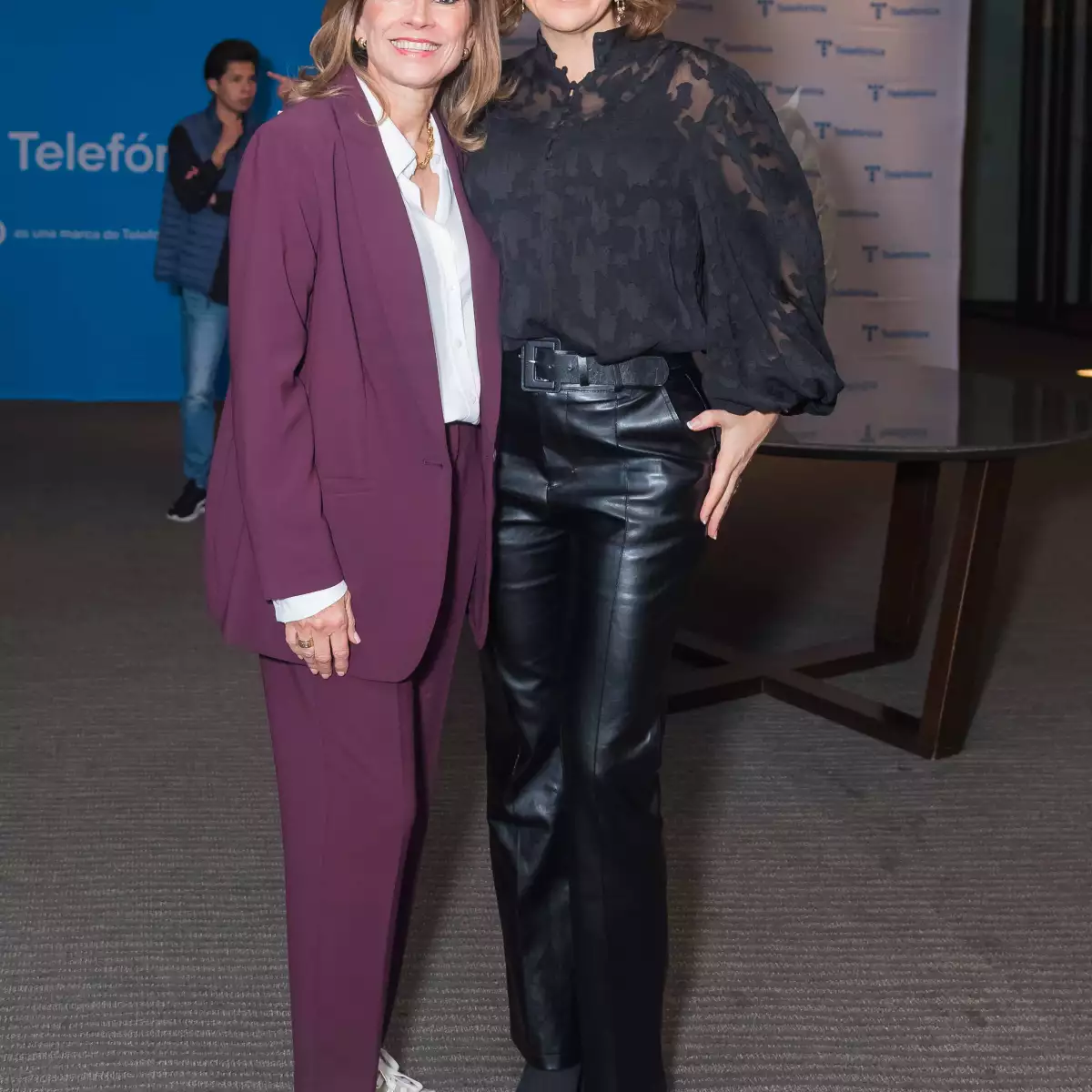 Claudia Ruiz Massieu y Valentina Ortiz Monasterio en el foto Moders